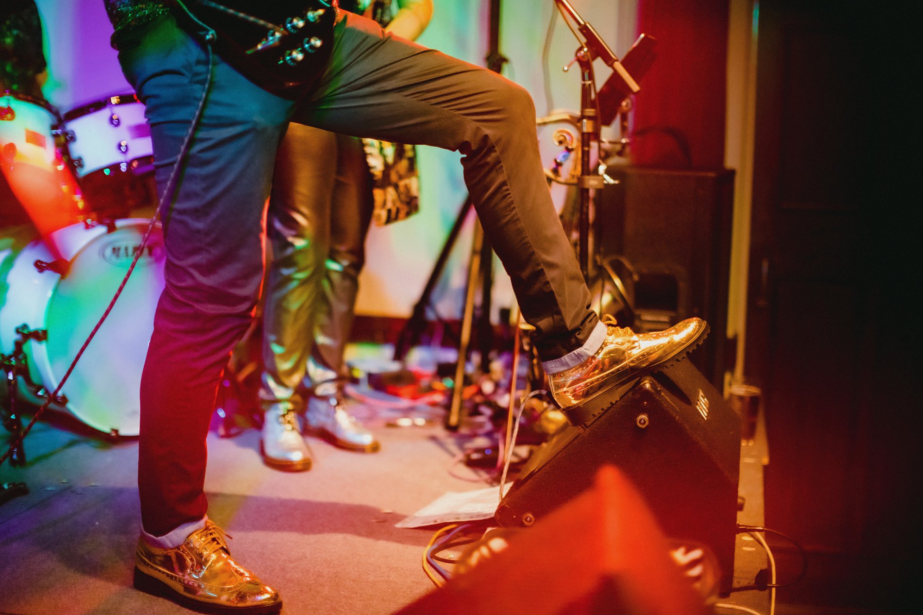 Bold gold wedding at Kettleworth Village Hall (c) Heather Butterworth ...